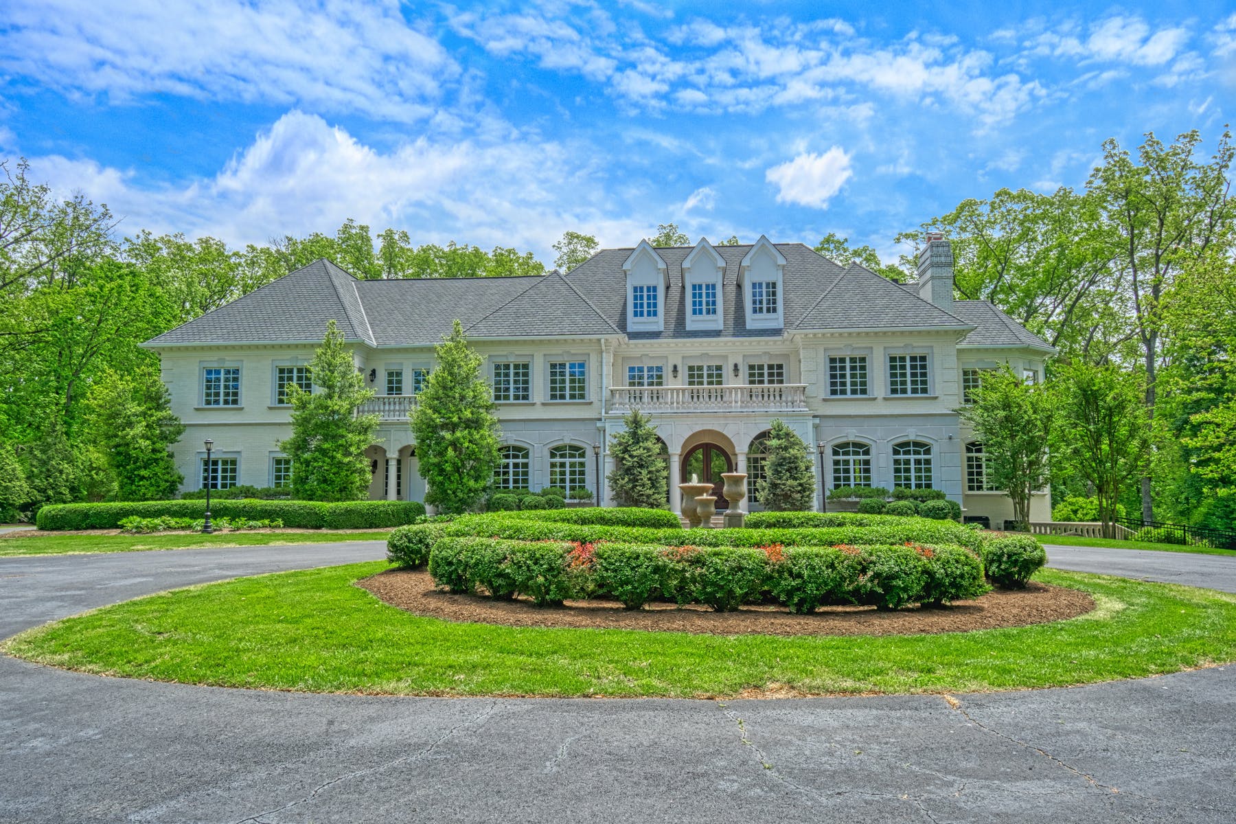 Lisa Thompson | Luxury Realtor | Sotheby's International Realty